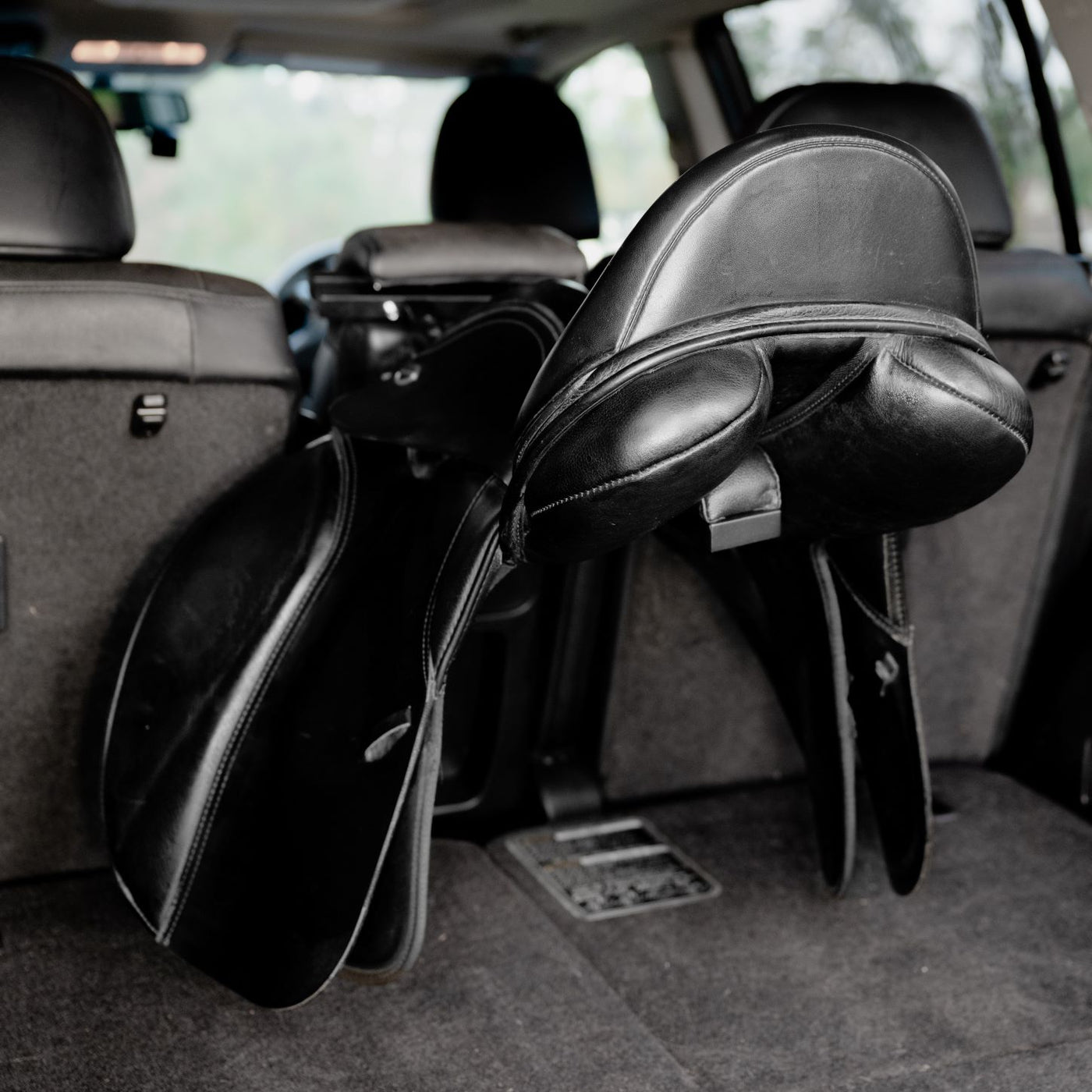 Car saddle caddy