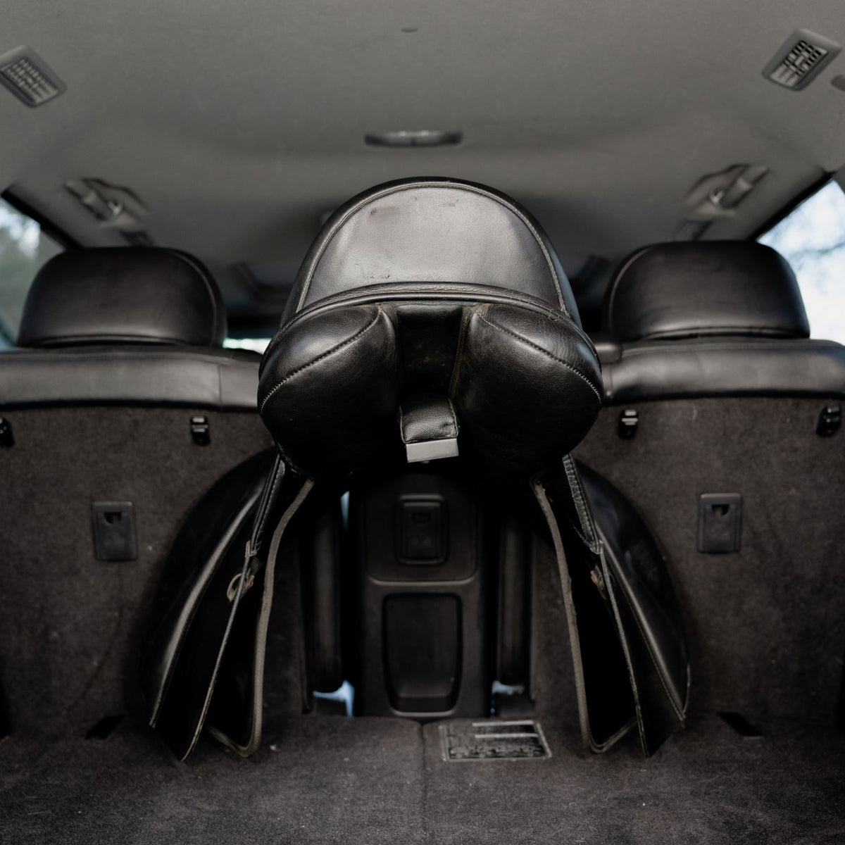 Car saddle caddy